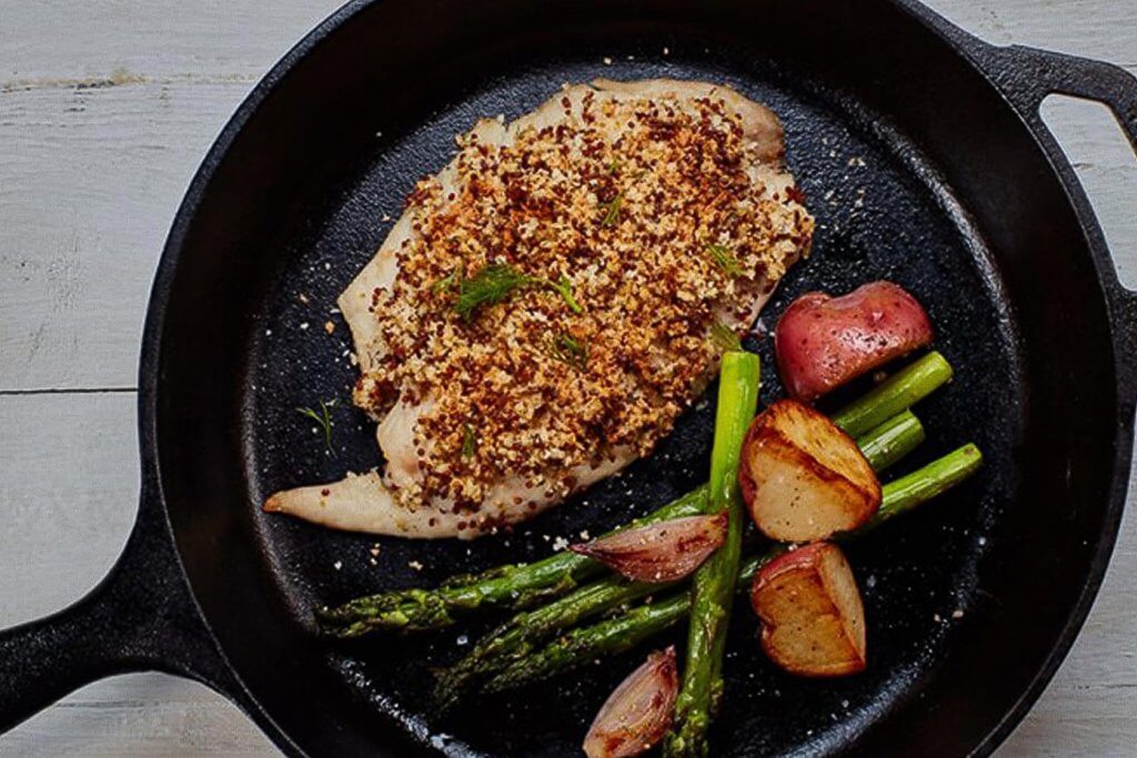 Buntbarsch mit Kräuterkruste und Babykartoffeln | Regal Springs